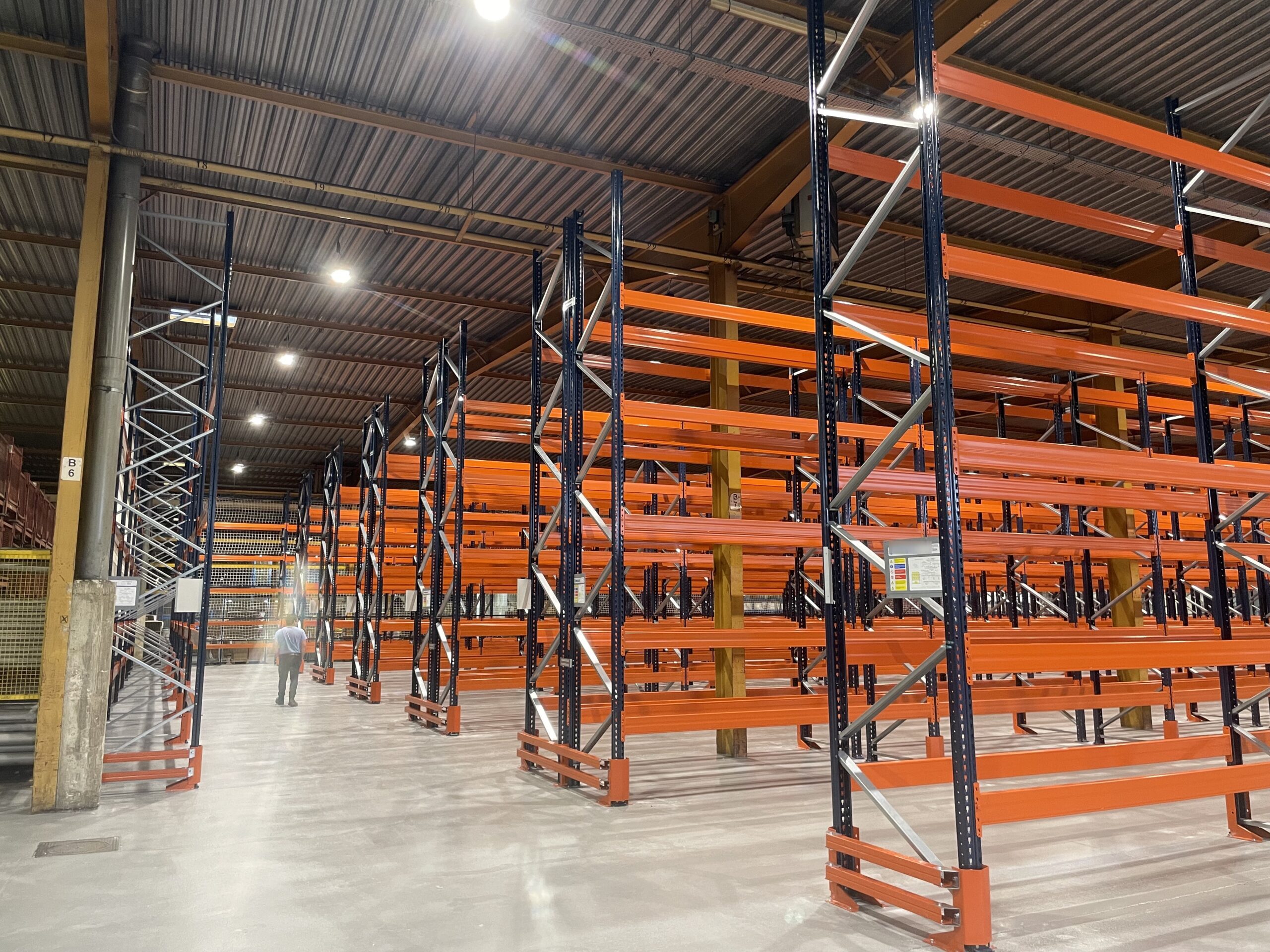 Comment est constitué un rack ? | Montage Rayonnage